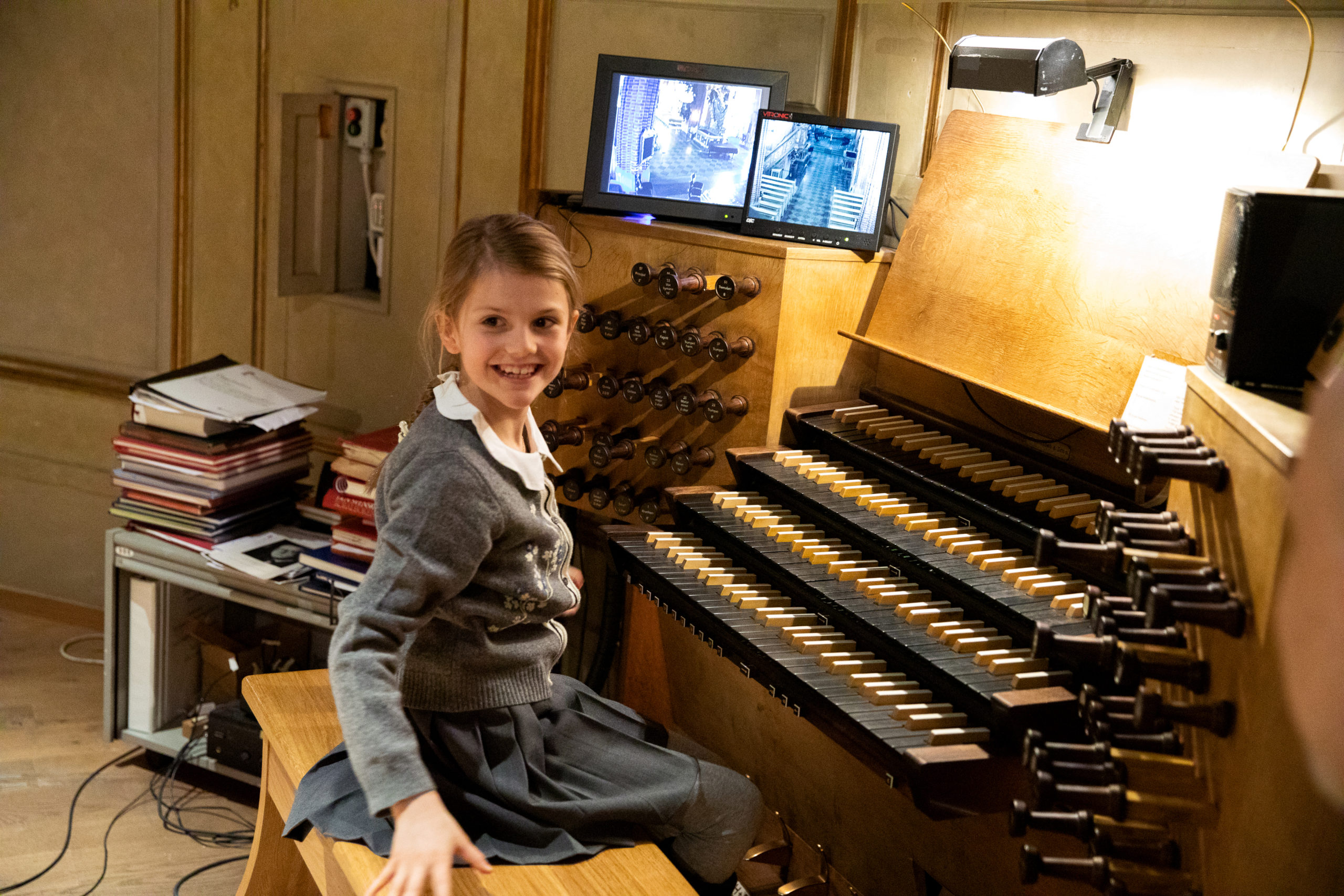 Princess Estelle learns about the organ at Storkyrkan - Royal Central