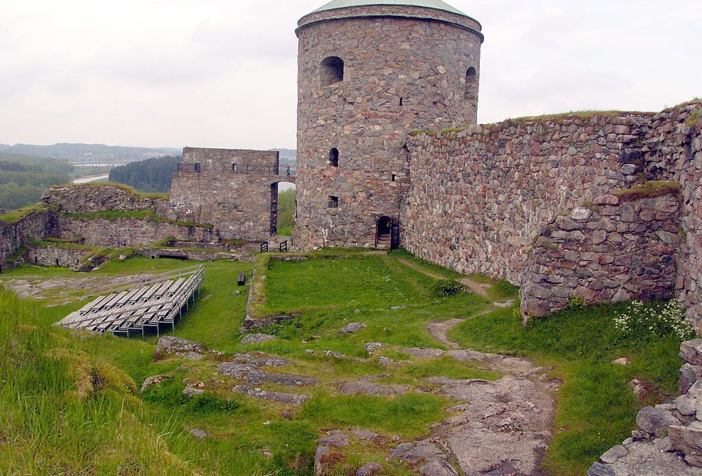 King Haakon V and his three fortresses - Royal Central