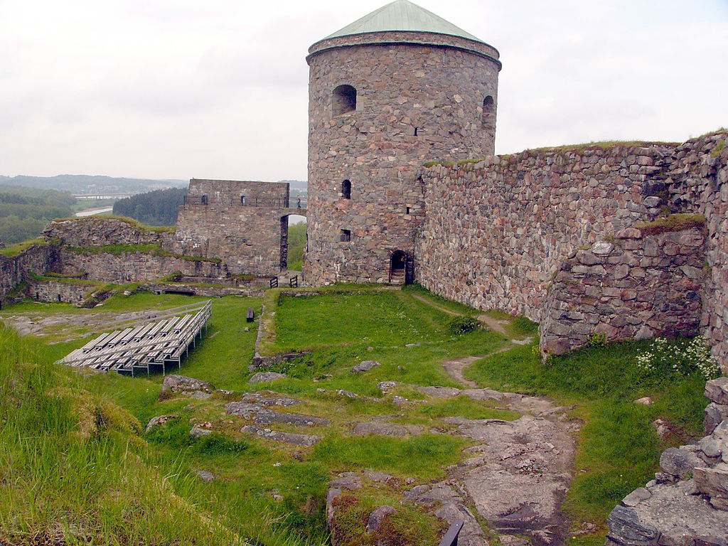 King Haakon V and his three fortresses - Royal Central