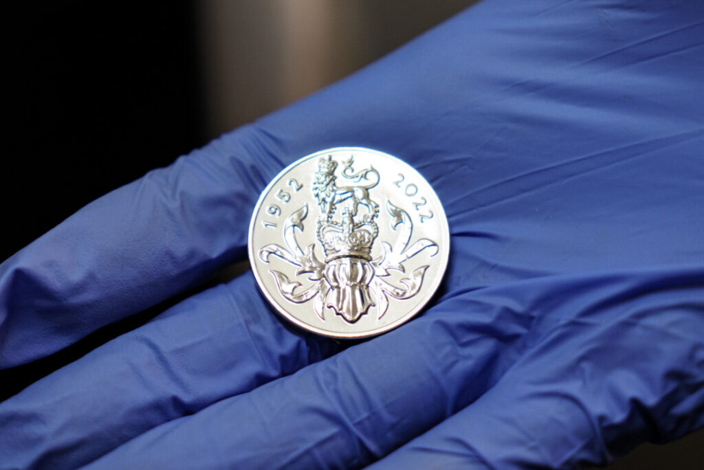 The Platinum Jubilee Medal Is Unveiled Royal Central The Platinum Jubilee Medal Is Unveiled Royal Central