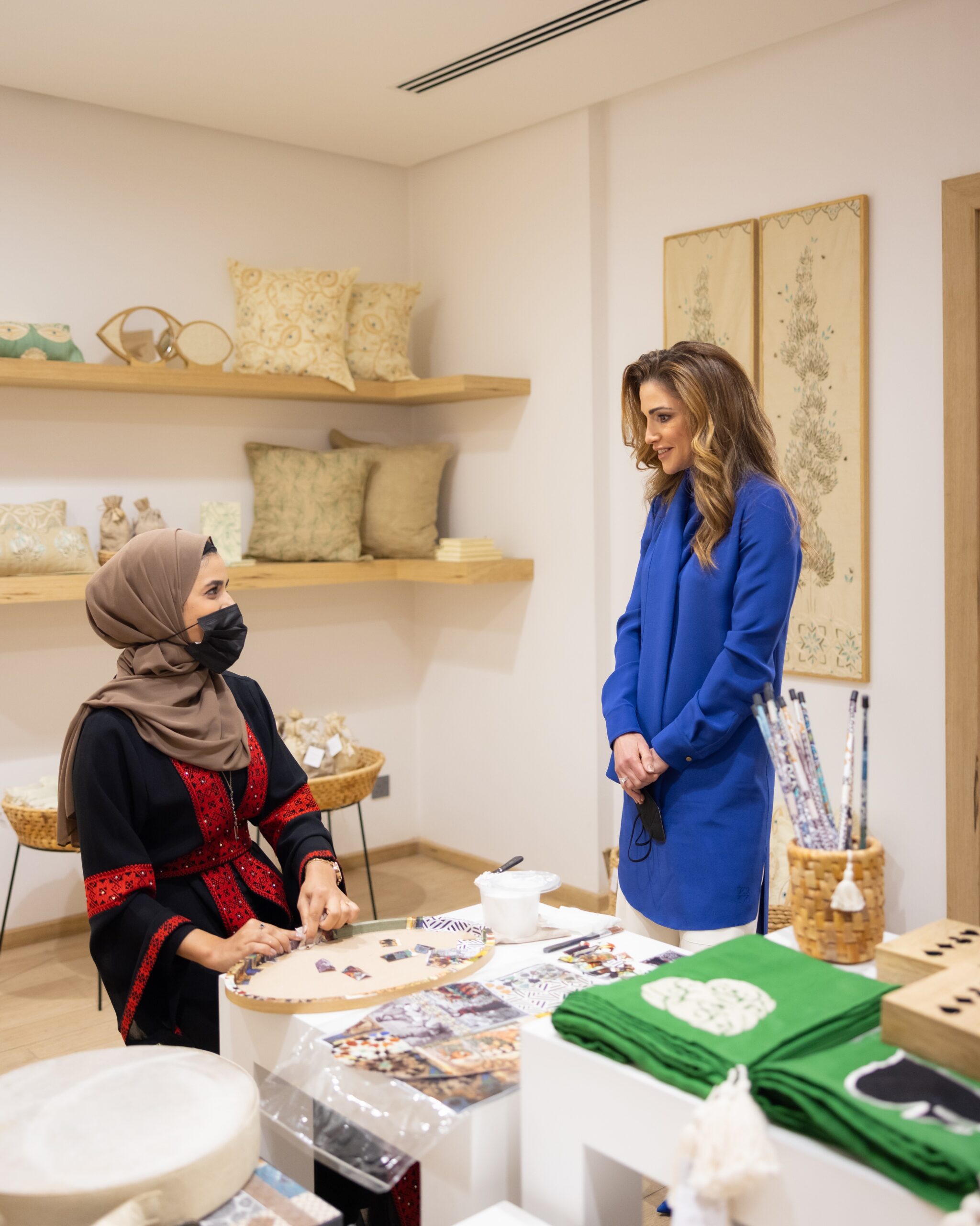 Queen Rania launches Jordanian handicraft exhibition - Royal Central