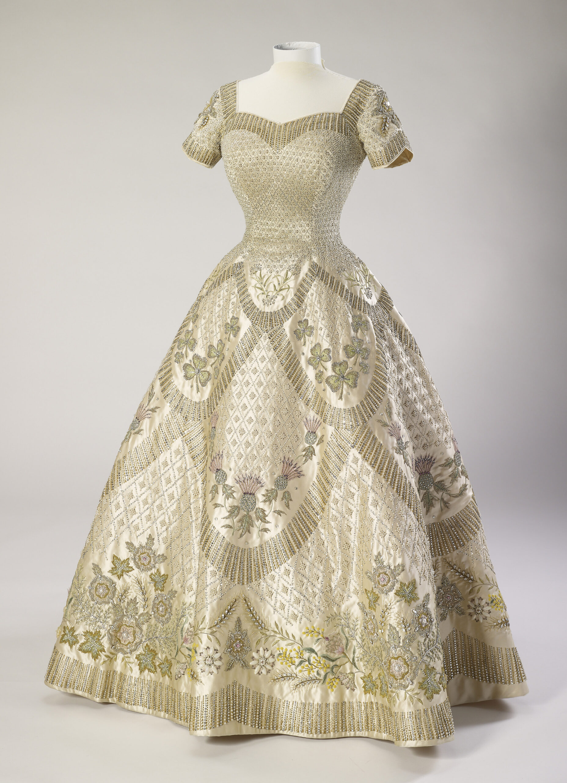 The Coronation dress of Queen Elizabeth II - Royal Central