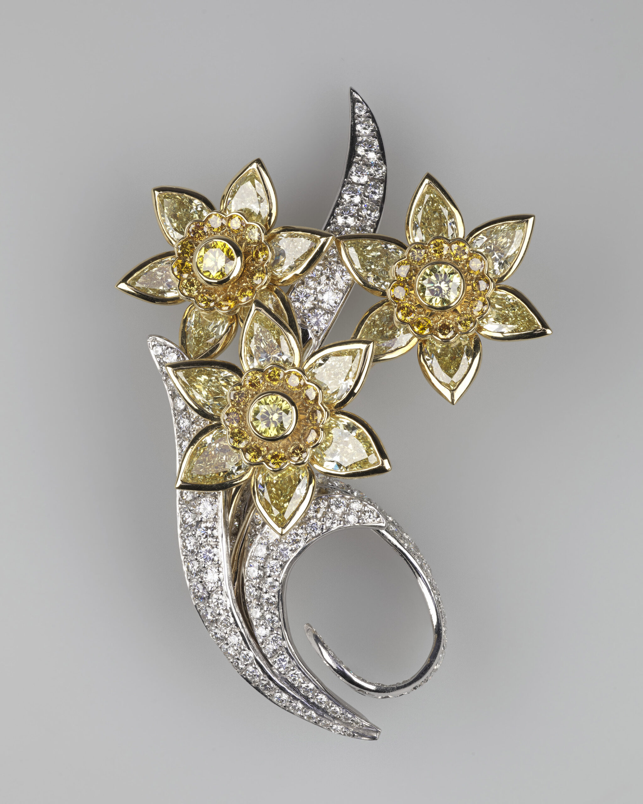 The Queen's Reign in Jewels: four brooches for the UK in Jubilee ...