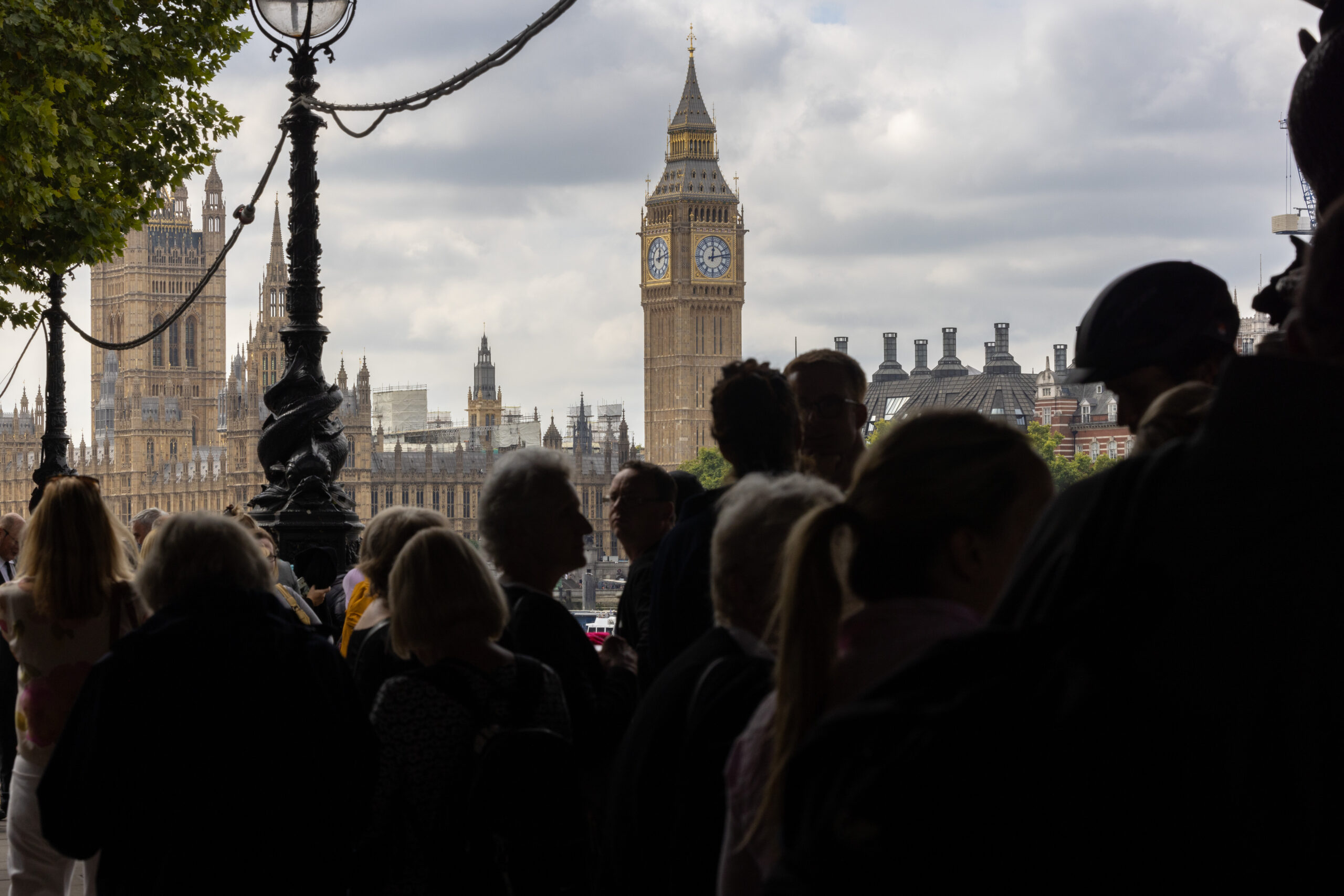YEAR IN REVIEW: The queue that became a tribute to Queen Elizabeth II ...