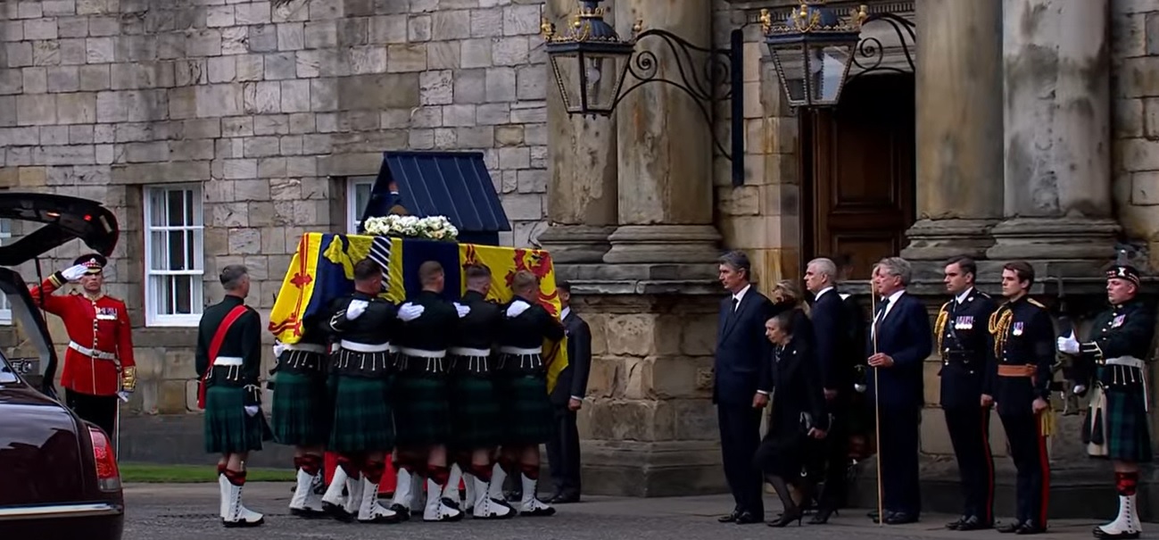 Princess Anne's powerful last tribute to Elizabeth II brought many to ...