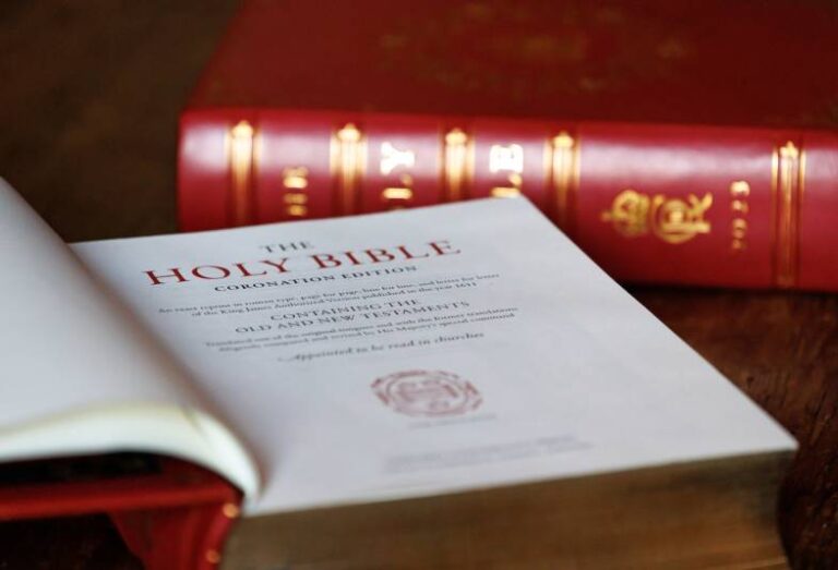The Coronation Ceremony: The Presentation Of The Bible - Royal Central