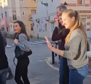 A surprise visit brings some Christmas cheer after disaster in Valencia ...