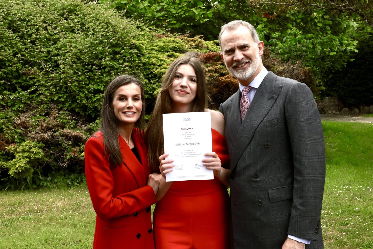 Queen Letizia's pride as her younger daughter graduates from the ...