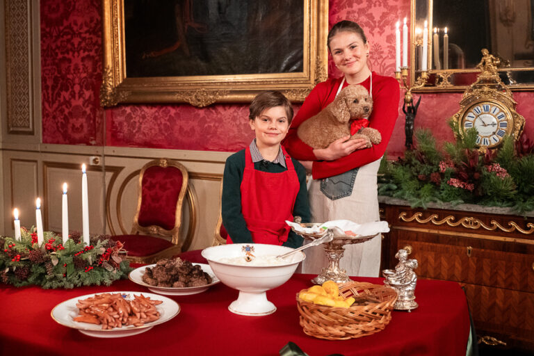 Princess Estelle and Prince Oscar cook up holiday spirit! - Royal Central